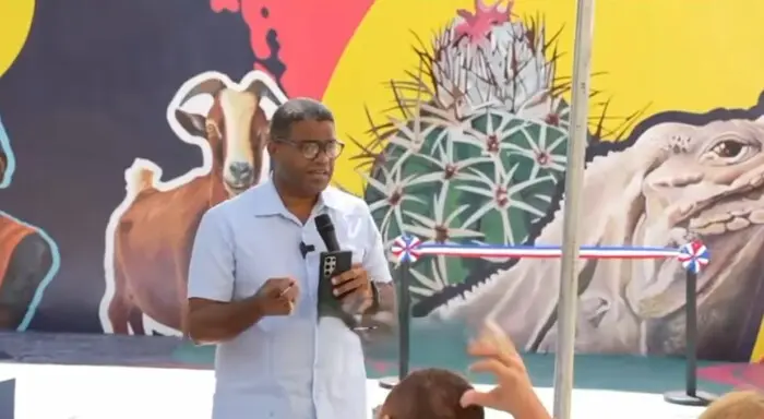 Robert Polanco Resalta Entrega del Mural "El Paseo de los Colores" en ...