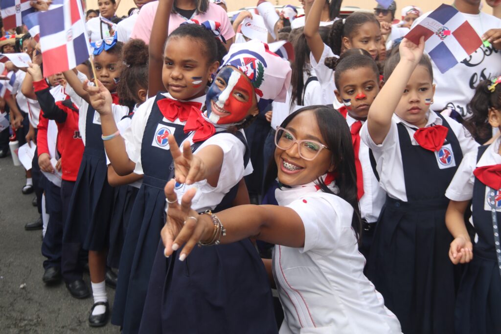Centro Educativo Crossover realiza tradicional desfile del Mes de la ...